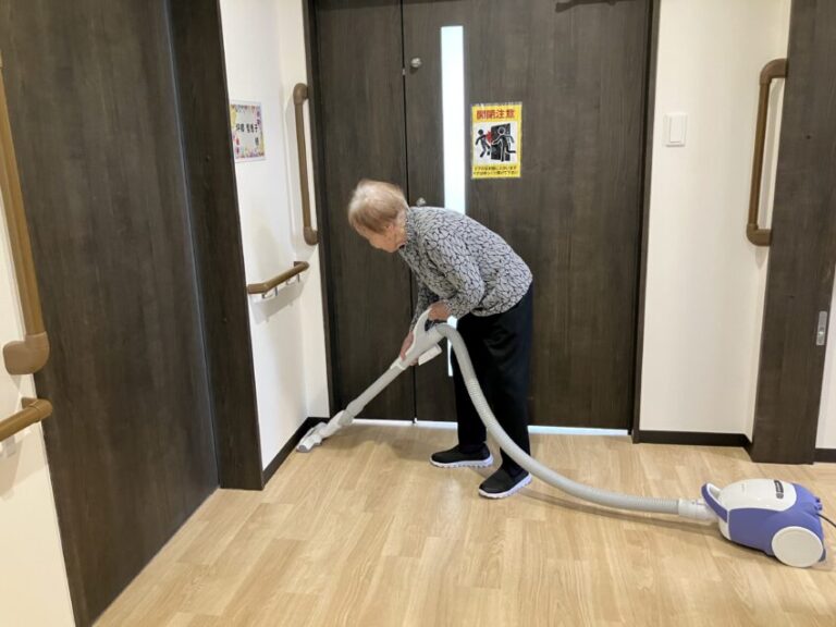 お掃除🧹 ｜愛の家グループホーム 松戸常盤平のスタッフブログ一覧｜スタッフブログ｜認知症・介護のことなら愛の家グループホーム・その他介護施設サービス