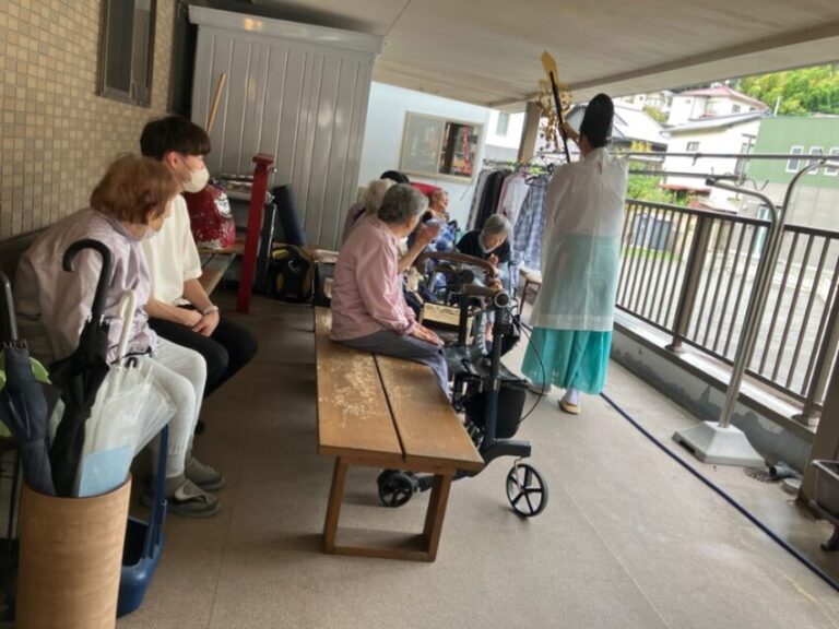 おみこしが来てくれました～｜愛の家グループホーム 玉野のスタッフブログ一覧｜スタッフブログ｜認知症・介護のことなら愛の家グループホーム・その他 ...